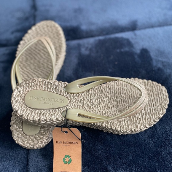 Shoes | Isle Jacobsen Flip Flop Sandals Size 8 | Poshmark